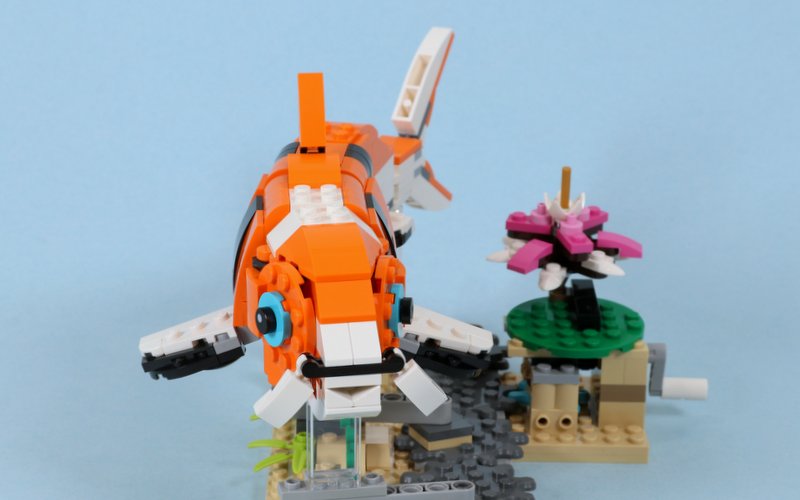 Pez Koi de LEGO motorizado - elCatalejo